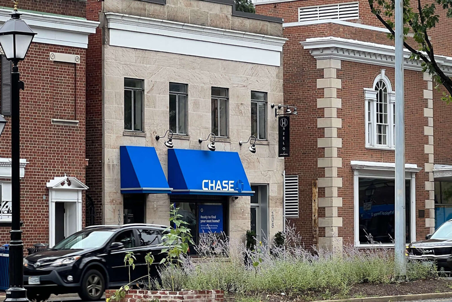 Chase Bank cuts ribbon at former Banana Republic location in Old Town ...