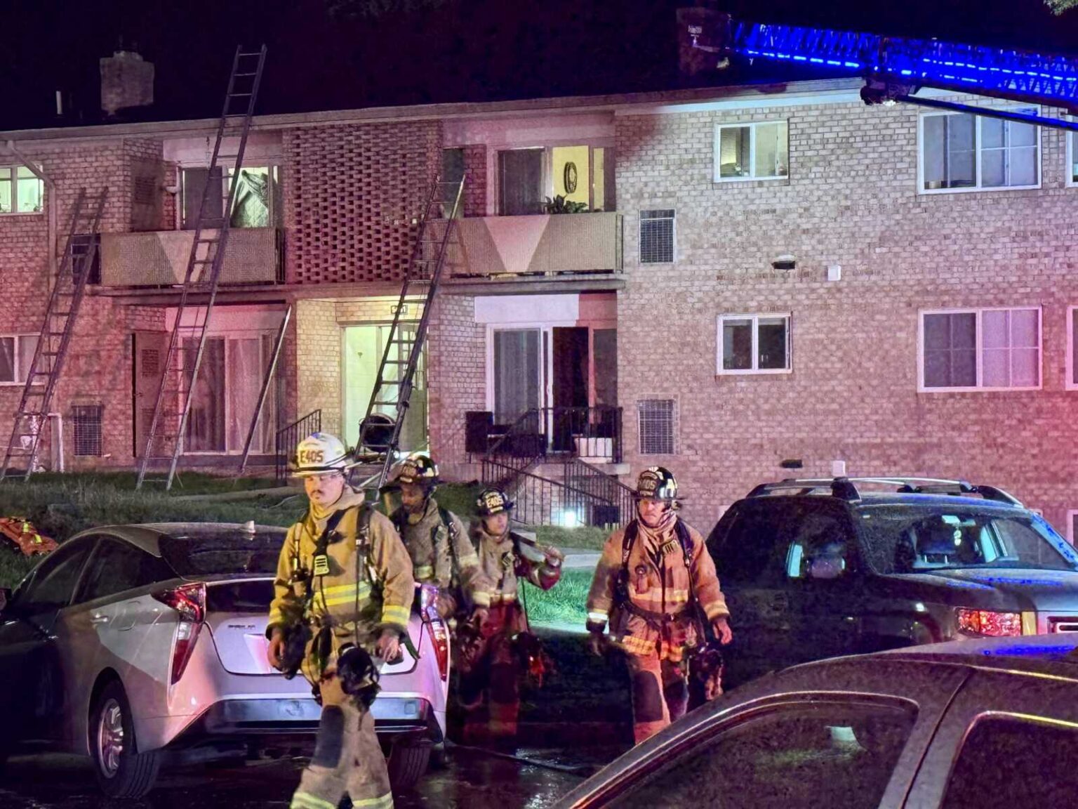 Alexandria firefighters battle two-alarm apartment fire on Sheffield ...
