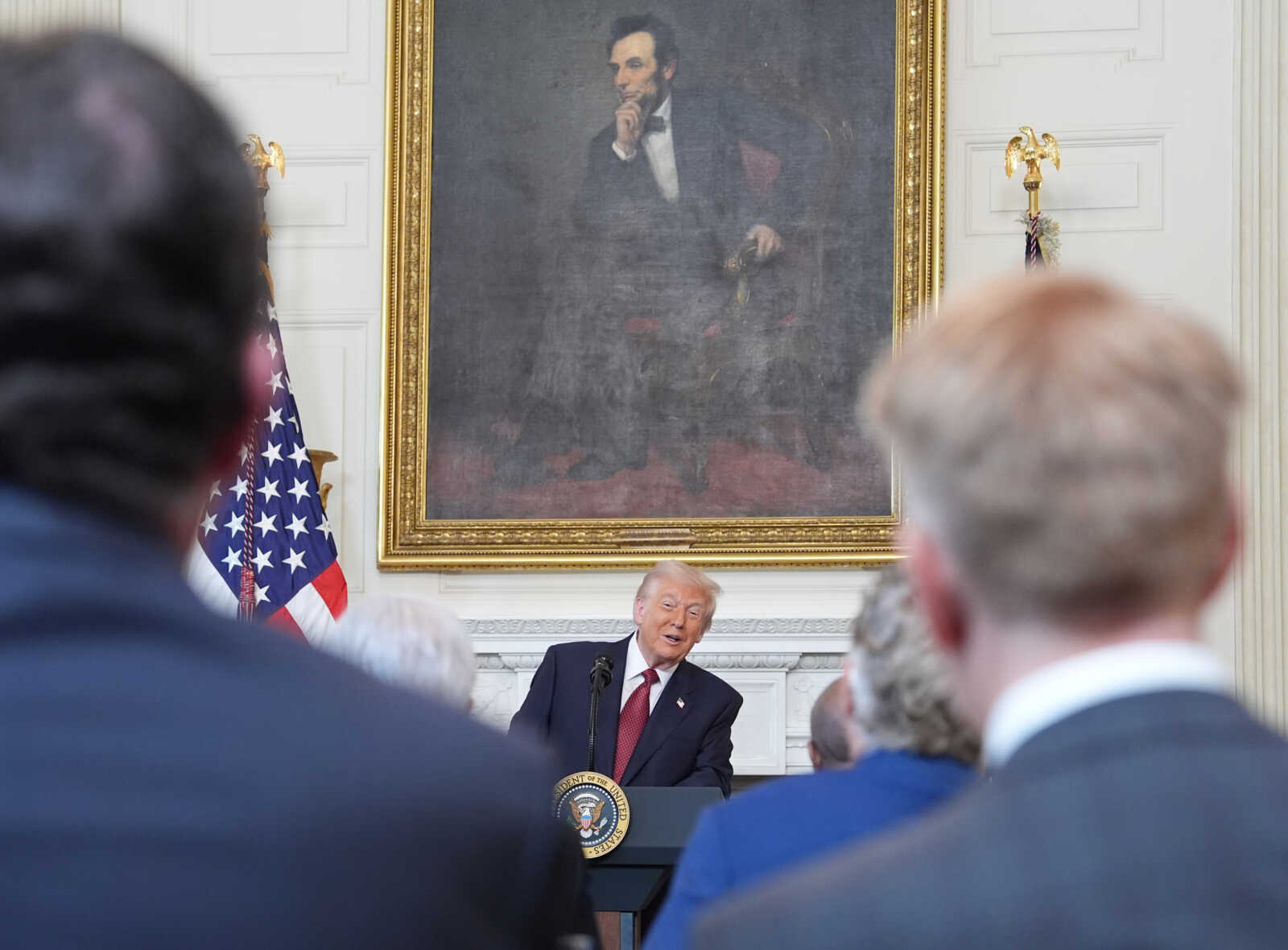 Government shutdown is longest on record as Trump meets with GOP ...