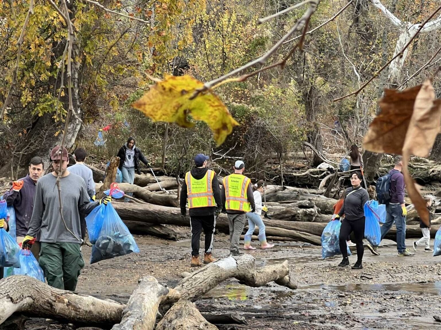 Volunteers remove 500-pound debris from Mount Vernon Trail during ‘Mega ...